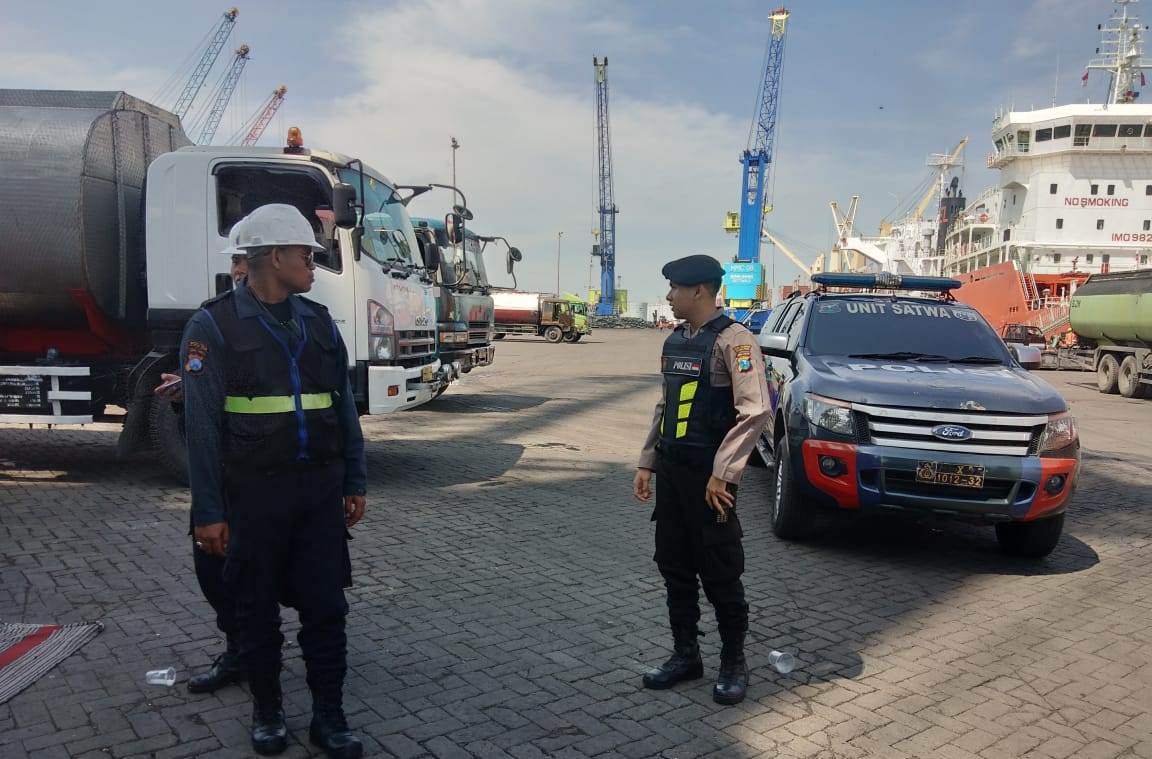 Satsabhara Polres Tanjung Perak Patroli Pelabuhan Jamrud Bareng ... Satsabhara Polres Tanjung Perak Patroli Pelabuhan Jamrud Bareng ...